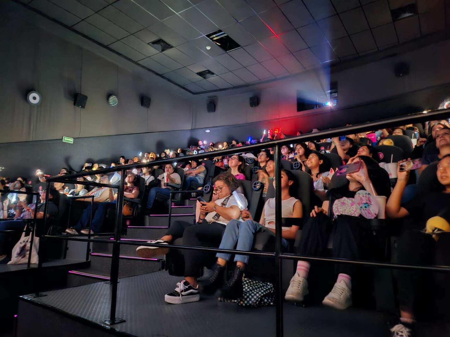 SHINee WORLD VIII: [THE INVERT] – Cineteca FICG – Guadalajara – 6 de ...